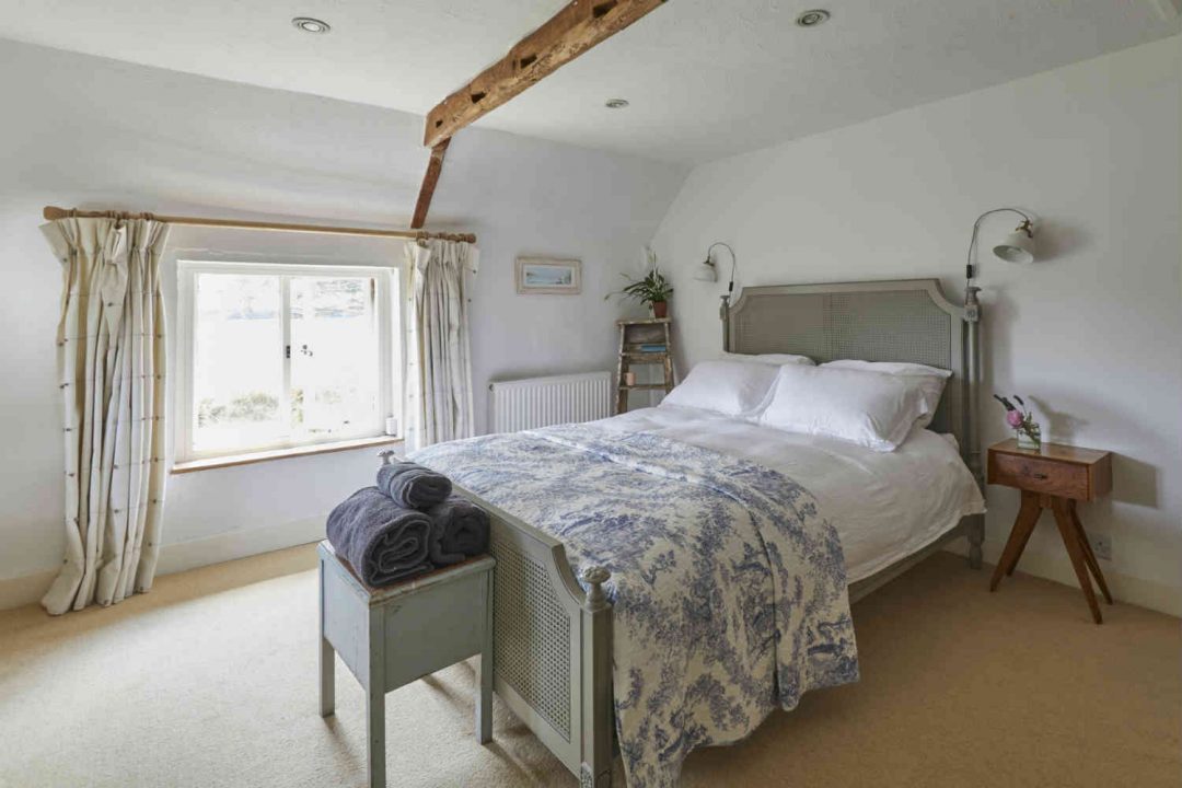 Bosham Cottage - Cabins and Castles