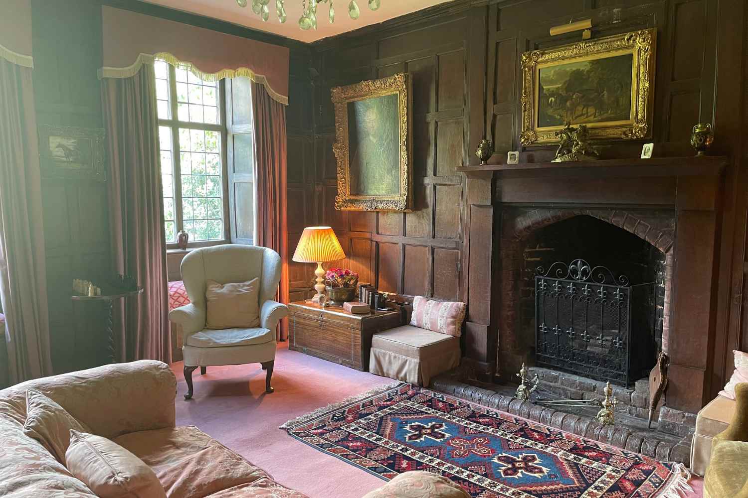 The Manor Retreat - Cabins and Castles