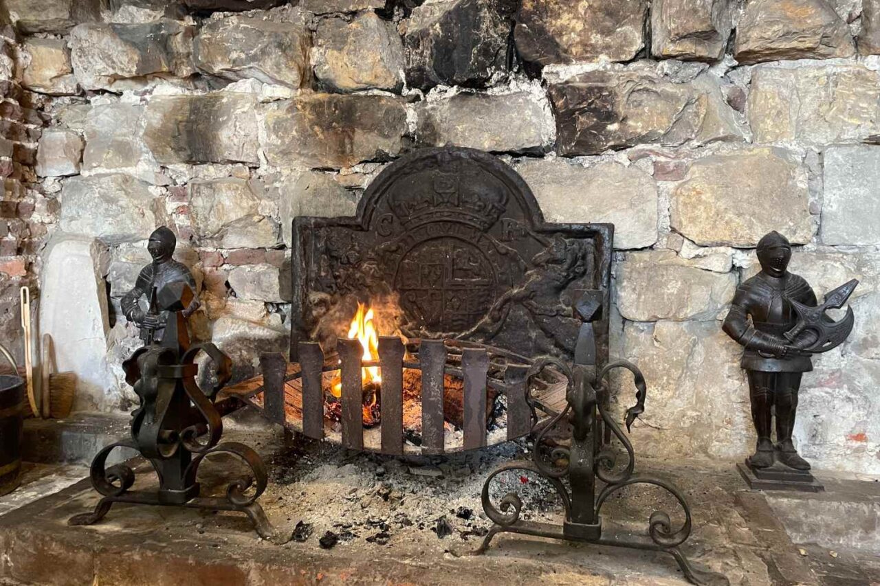 The Manor Retreat - Cabins and Castles