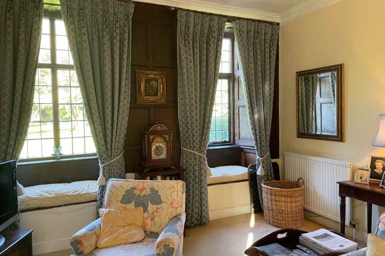 The Manor Retreat - Cabins and Castles