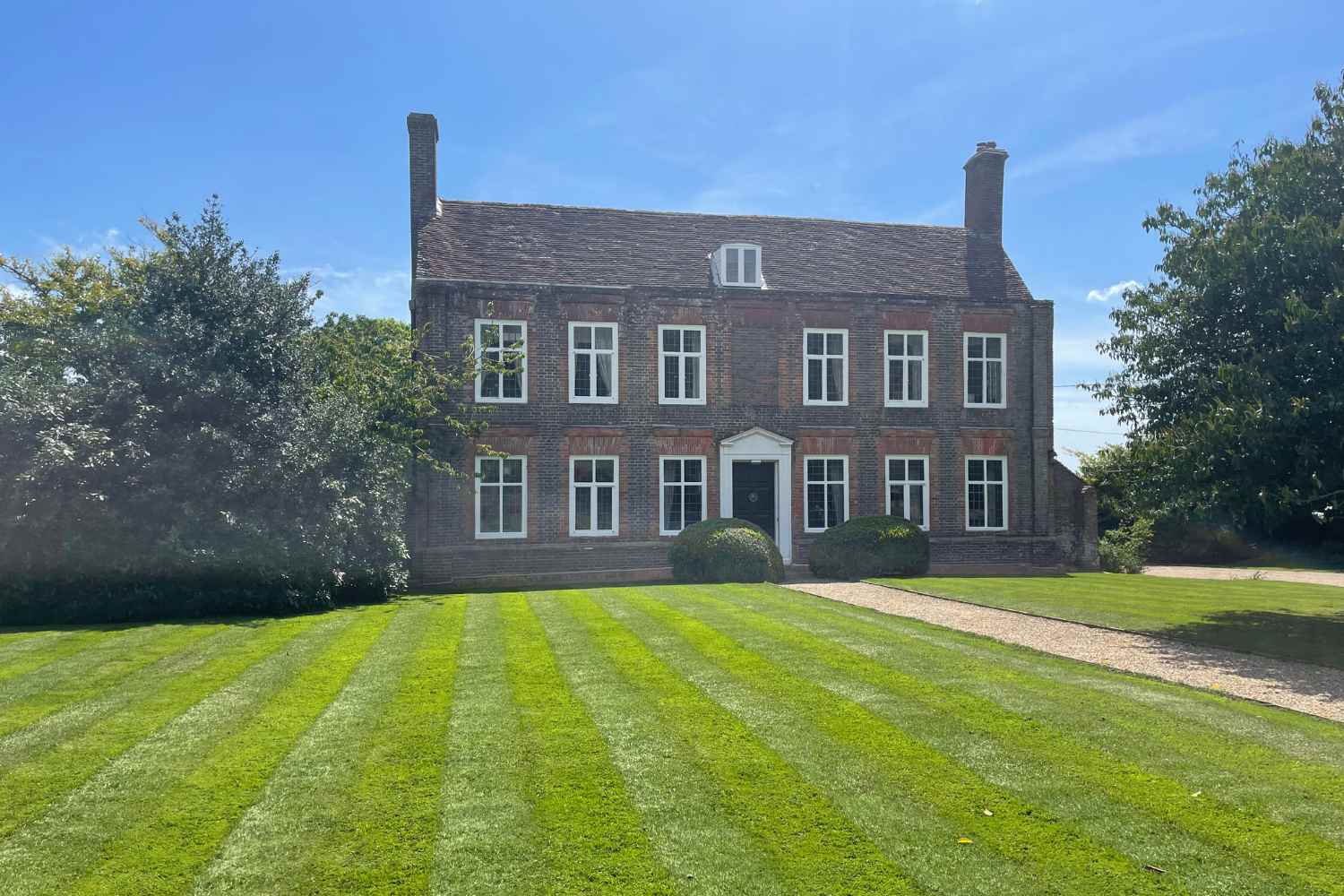 The Manor Retreat - Cabins and Castles