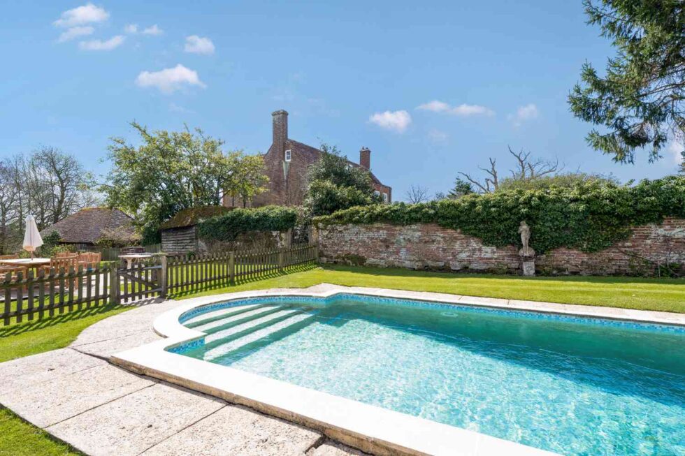 The Manor Retreat - Cabins and Castles