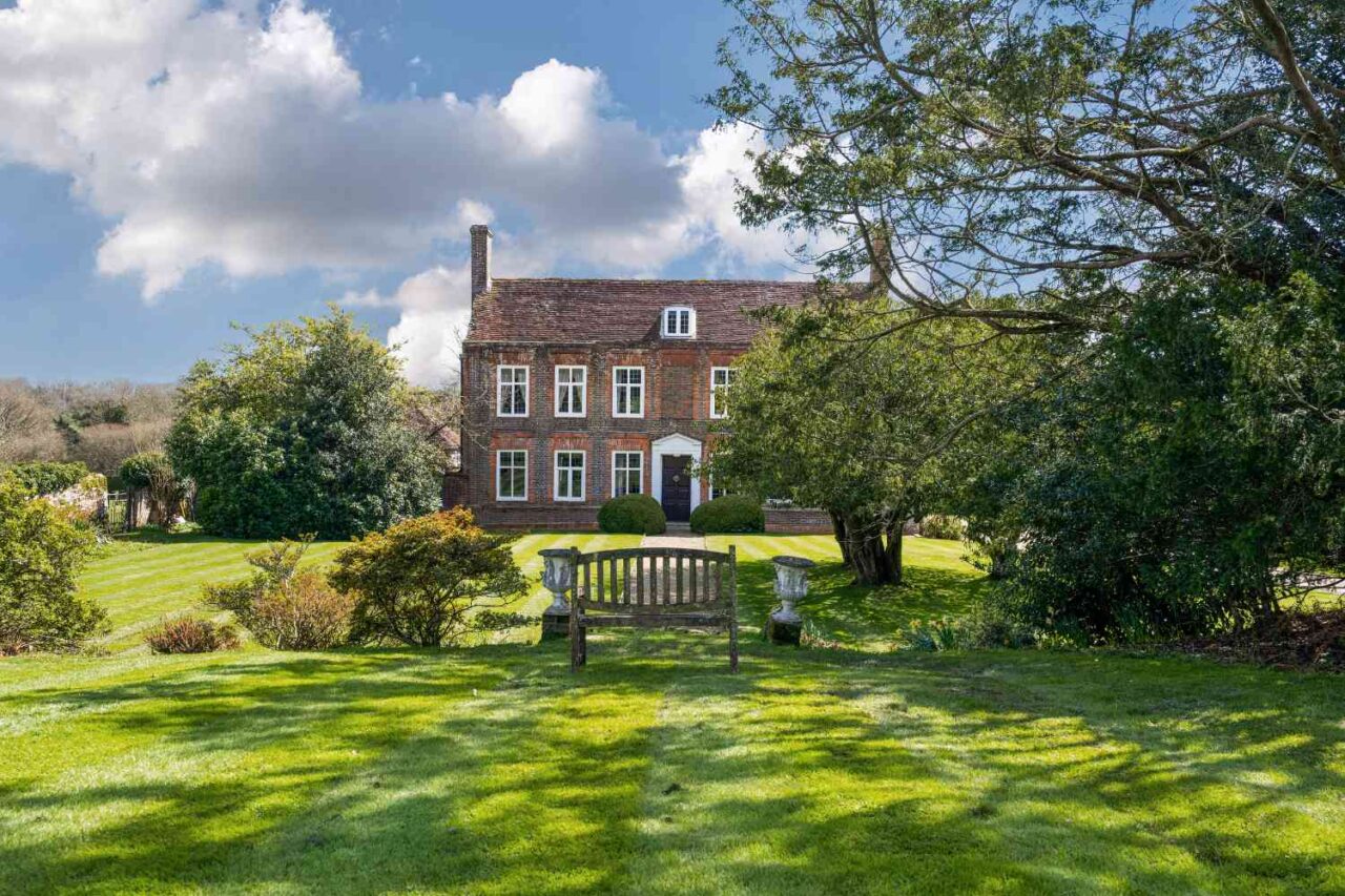 The Manor Retreat - Cabins and Castles