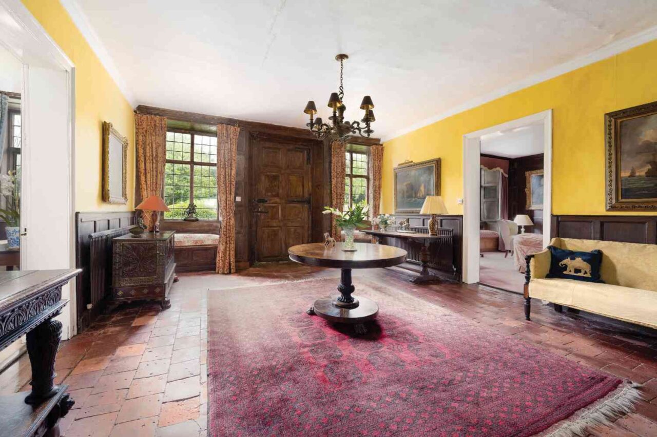 The Manor Retreat - Cabins and Castles