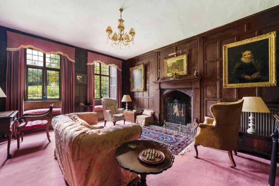 The Manor Retreat - Cabins and Castles