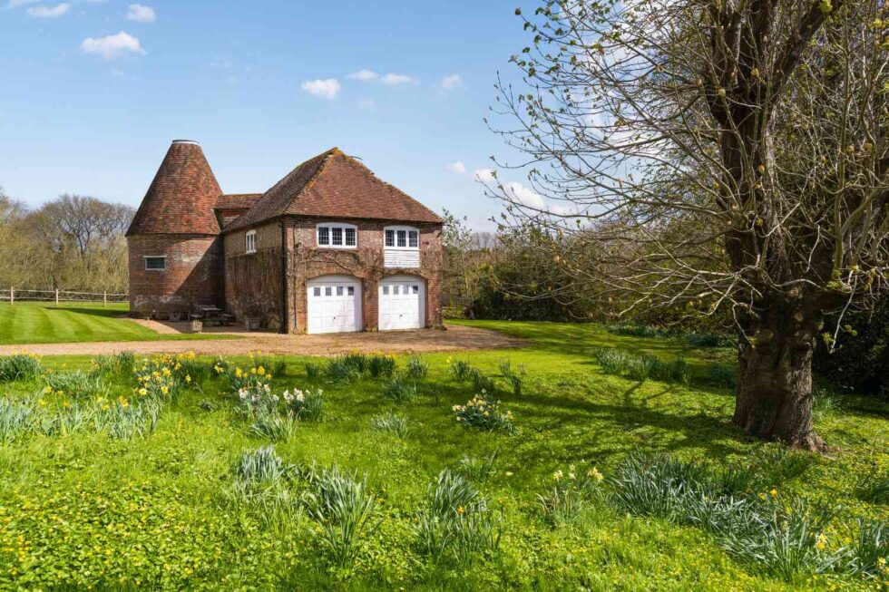 The Manor Retreat - Cabins and Castles