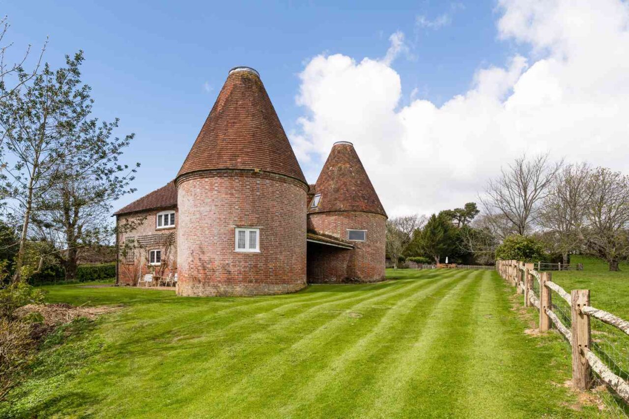 The Manor Retreat - Cabins and Castles