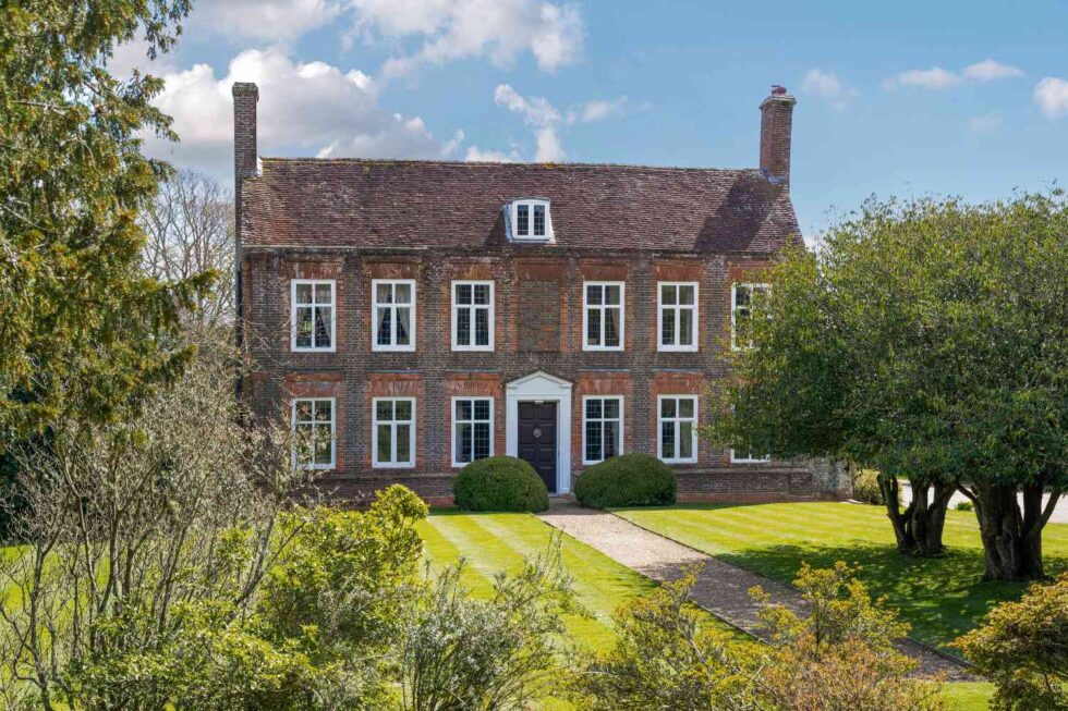 The Manor Retreat - Cabins and Castles