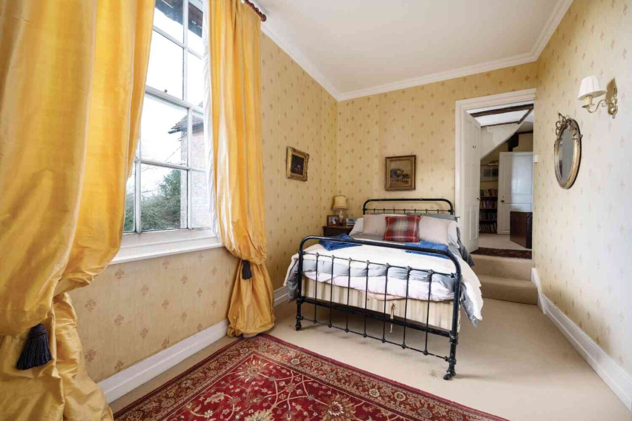 The Manor Retreat - Cabins and Castles